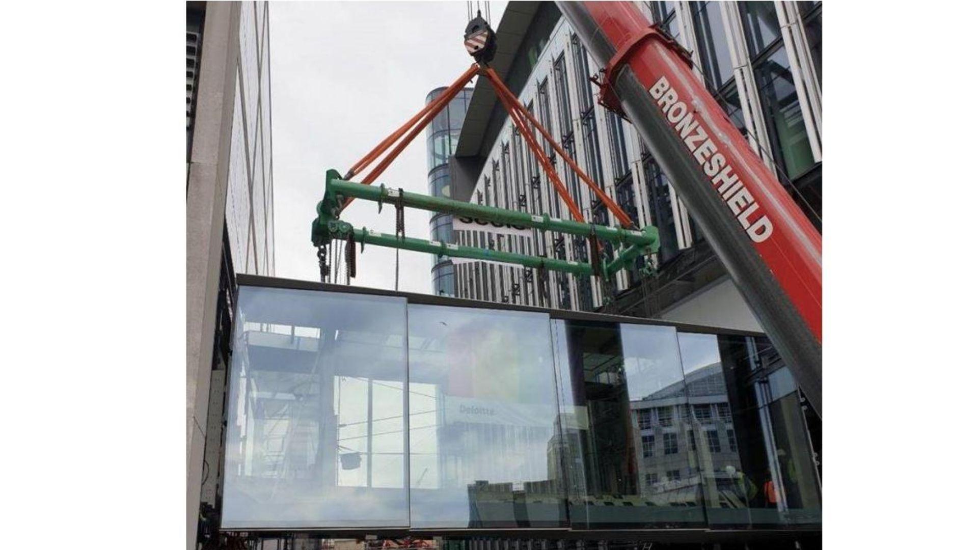 Hanging Glass Walkway, Deloitte Building London
